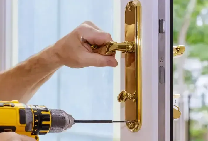 What stops people from calling locksmiths to unlock other people’s ...